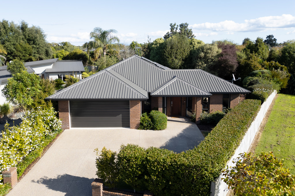 18 Azure Place | Lodge Real Estate