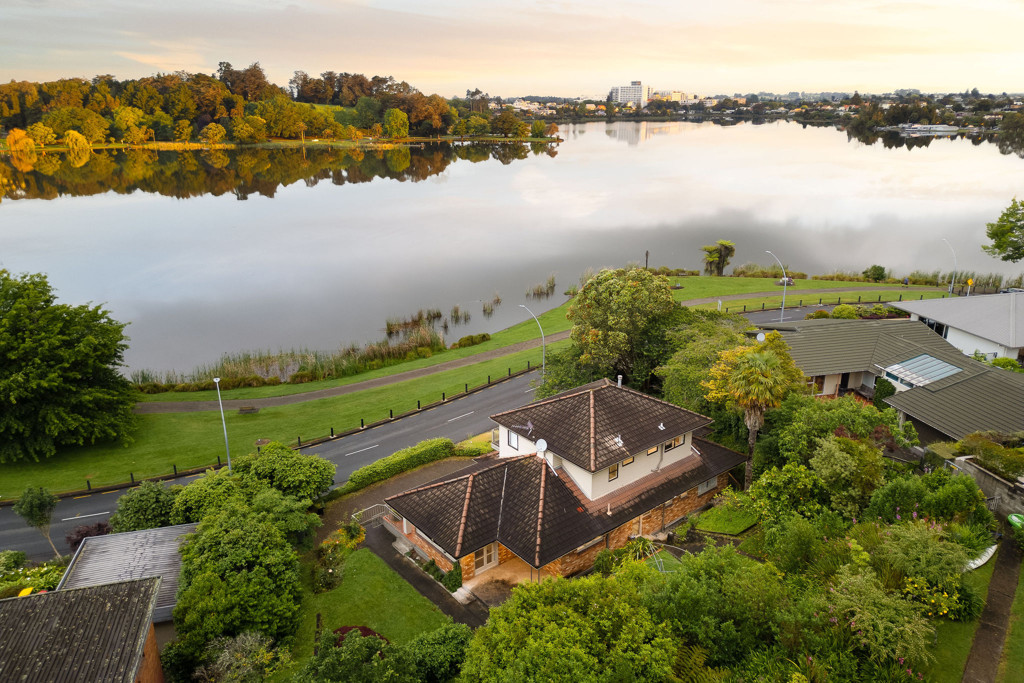 45 Lake Domain Drive | Lodge Real Estate